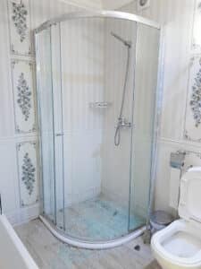 Why Can Glass Shower Doors Spontaneously Shatter? | Moyes Glass