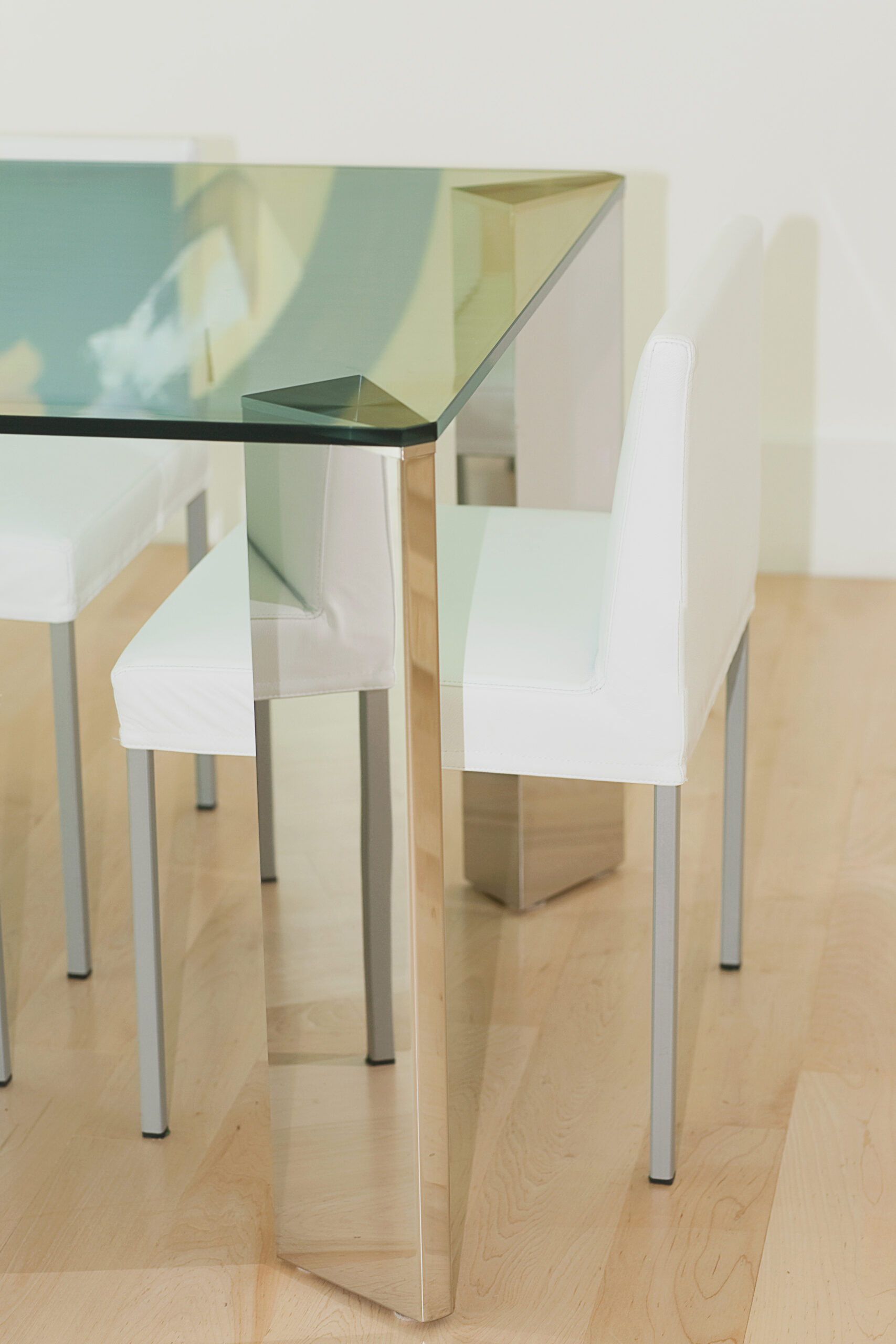 8 Creative Ways To Use Glass In Interior Design | Moyes Glass